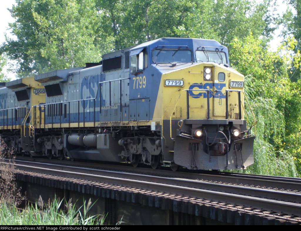 CSX 7799 & CSX 7668 crossing the Montezuma Trestle